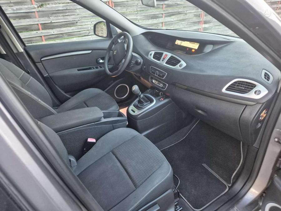 Pelēks Renault Scenic 2010 Kauņa, ar dzinēja tilpumu 1.60 L un nobraukumu 250 tūkst. km par 2950 €, foto 18 vietnē AUTOMOTO.COM.LV