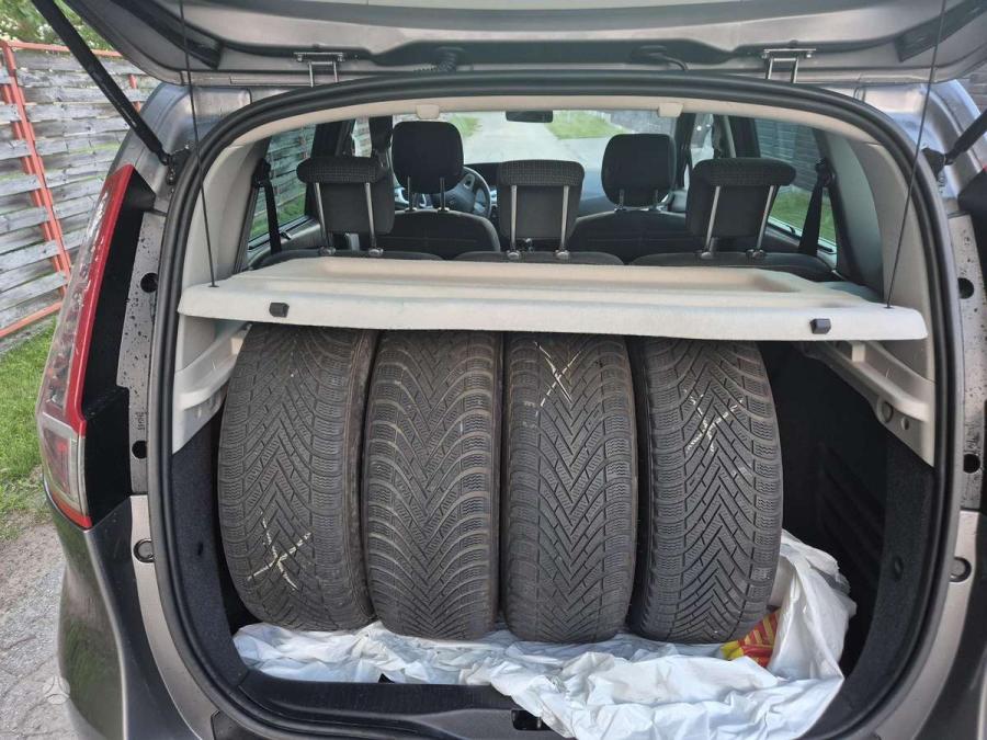 Pelēks Renault Scenic 2010 Kauņa, ar dzinēja tilpumu 1.60 L un nobraukumu 250 tūkst. km par 2950 €, foto 20 vietnē AUTOMOTO.COM.LV