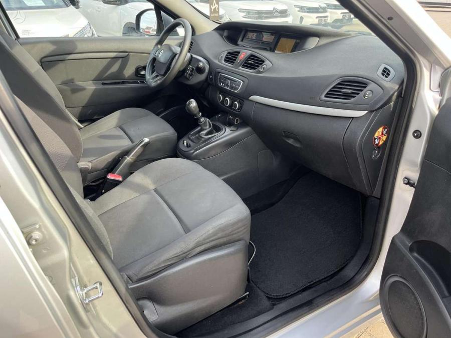 Pelēks Renault Scenic 2011 Tauragė, ar dzinēja tilpumu 1.46 L un nobraukumu 260 tūkst. km par 1900 €, foto 19 vietnē AUTOMOTO.COM.LV