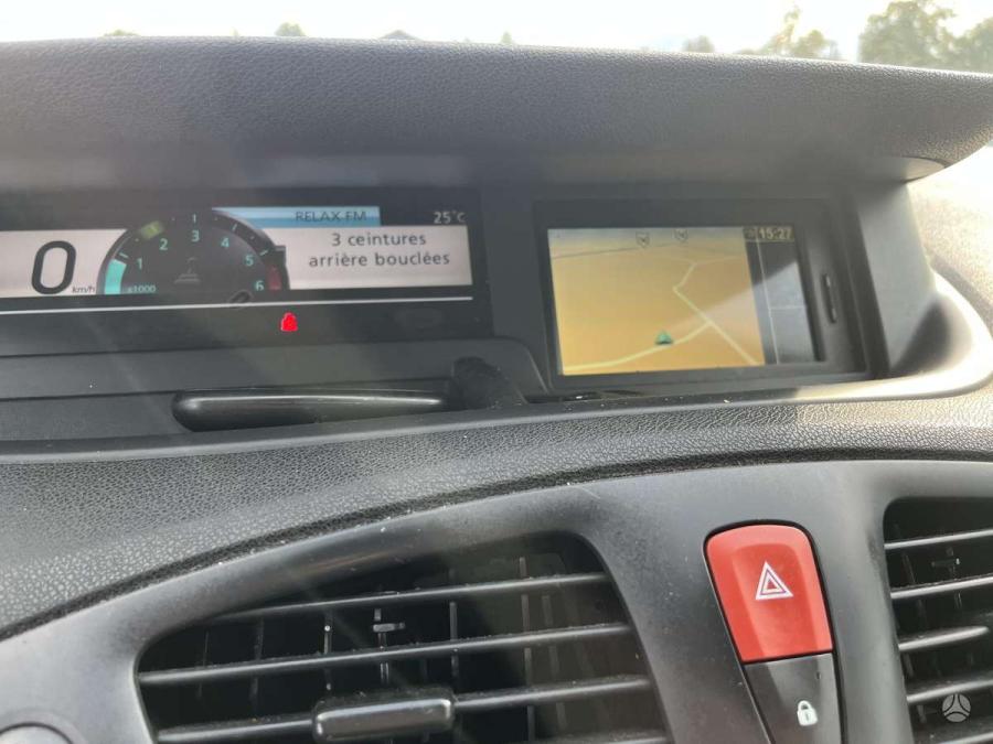 Pelēks Renault Scenic 2011 Tauragė, ar dzinēja tilpumu 1.46 L un nobraukumu 260 tūkst. km par 1900 €, foto 21 vietnē AUTOMOTO.COM.LV