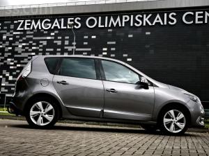 Grey Renault Scenic 2012 in Jelgava, with an engine capacity of 1.50 L and mileage of 250 thousand km for 4890 €, photo 8 on AUTOMOTO.COM.LV