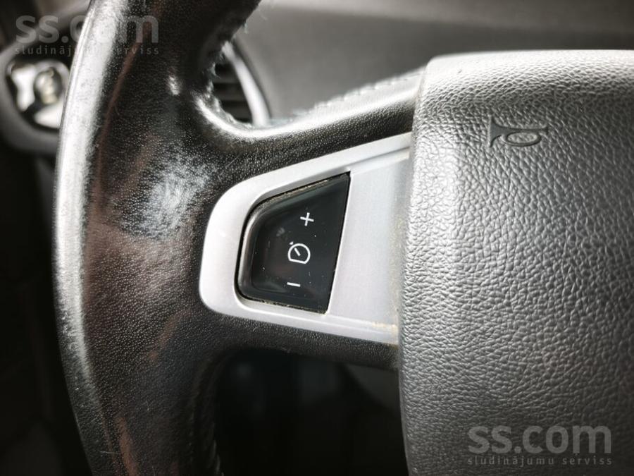Grey Renault Scenic 2012 in Jelgava, with an engine capacity of 1.50 L and mileage of 250 thousand km for 4890 €, photo 22 on AUTOMOTO.COM.LV