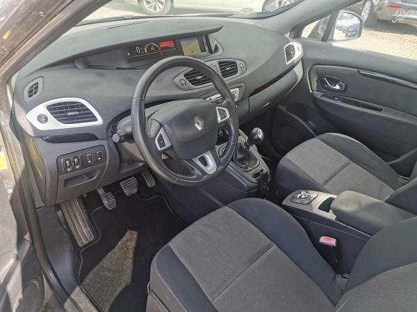 Grey Renault Scenic 2012 in Taurage, with an engine capacity of 1.46 L and mileage of 290 thousand km for 3250 €, photo 10 on AUTOMOTO.COM.LV