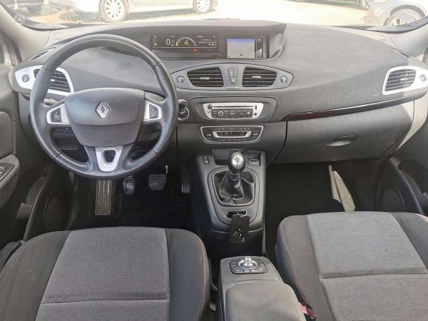 Grey Renault Scenic 2012 in Taurage, with an engine capacity of 1.46 L and mileage of 290 thousand km for 3250 €, photo 11 on AUTOMOTO.COM.LV
