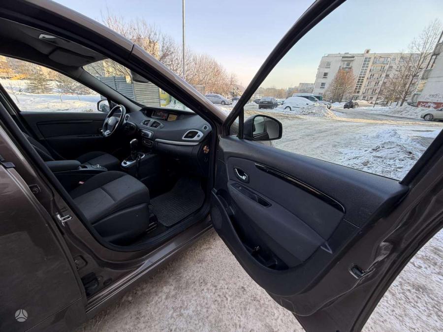Grey Renault Scenic 2013 in Vilnius, with an engine capacity of 1.46 L and mileage of 309 thousand km for 2800 €, photo 13 on AUTOMOTO.COM.LV