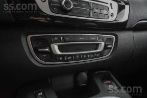 Grey Renault Scenic 2013 in Riga, with an engine capacity of 1.60 L and mileage of 230 thousand km for 5990 €, photo 12 on AUTOMOTO.COM.LV