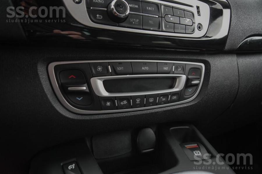 Grey Renault Scenic 2013 in Riga, with an engine capacity of 1.60 L and mileage of 230 thousand km for 5990 €, photo 12 on AUTOMOTO.COM.LV