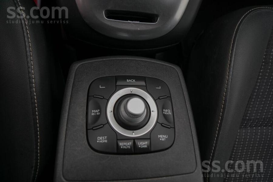 Grey Renault Scenic 2013 in Riga, with an engine capacity of 1.60 L and mileage of 230 thousand km for 5990 €, photo 13 on AUTOMOTO.COM.LV