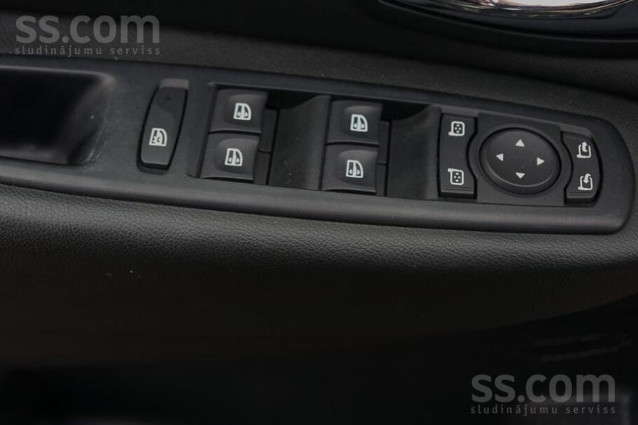 Grey Renault Scenic 2013 in Riga, with an engine capacity of 1.60 L and mileage of 230 thousand km for 5990 €, photo 15 on AUTOMOTO.COM.LV