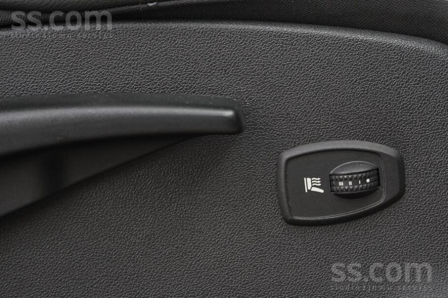 Grey Renault Scenic 2013 in Riga, with an engine capacity of 1.60 L and mileage of 230 thousand km for 5990 €, photo 16 on AUTOMOTO.COM.LV
