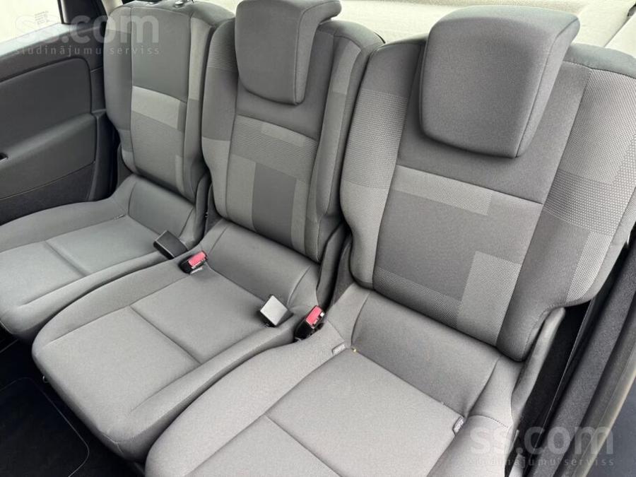 Pelēks Renault Scenic 2013 Ogre, ar dzinēja tilpumu 1.60 L un nobraukumu 145 tūkst. km par 4999 €, foto 11 vietnē AUTOMOTO.COM.LV