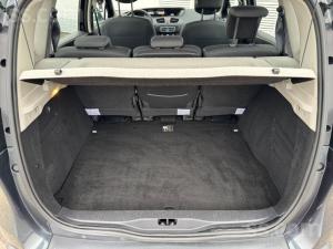 Pelēks Renault Scenic 2013 Ogre, ar dzinēja tilpumu 1.60 L un nobraukumu 145 tūkst. km par 4999 €, foto 13 vietnē AUTOMOTO.COM.LV