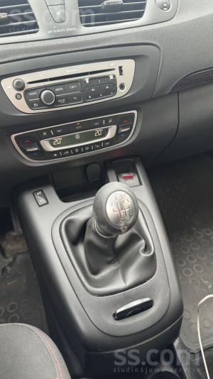 Pelēks Renault Scenic 2013 Jelgava, ar dzinēja tilpumu 1.50 L un nobraukumu 338 tūkst. km par 2790 €, foto 14 vietnē AUTOMOTO.COM.LV