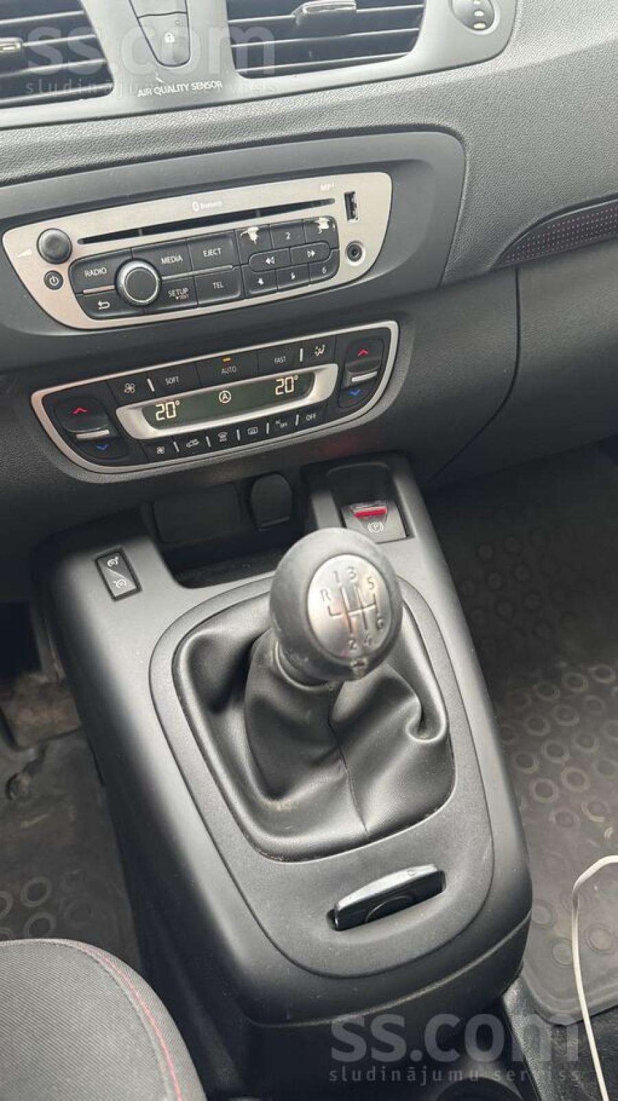 Pelēks Renault Scenic 2013 Jelgava, ar dzinēja tilpumu 1.50 L un nobraukumu 338 tūkst. km par 2790 €, foto 14 vietnē AUTOMOTO.COM.LV