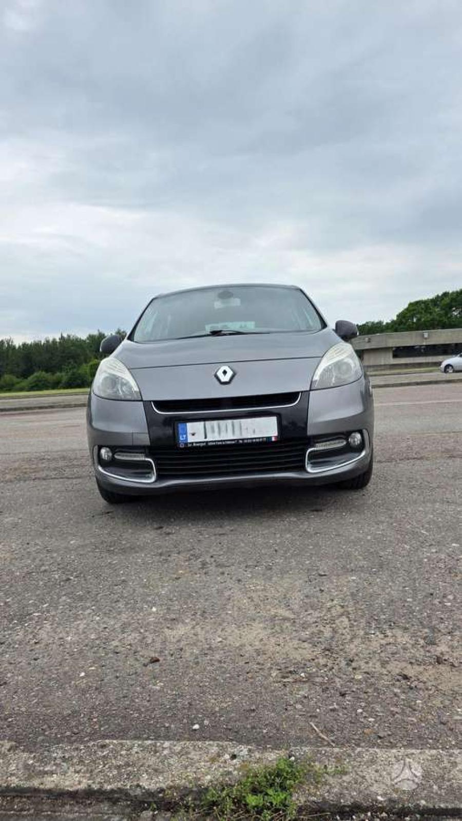 Grey Renault Scenic 2013 in Kaunas, with an engine capacity of 1.46 L and mileage of 251 thousand km for 2400 €, photo 3 on AUTOMOTO.COM.LV