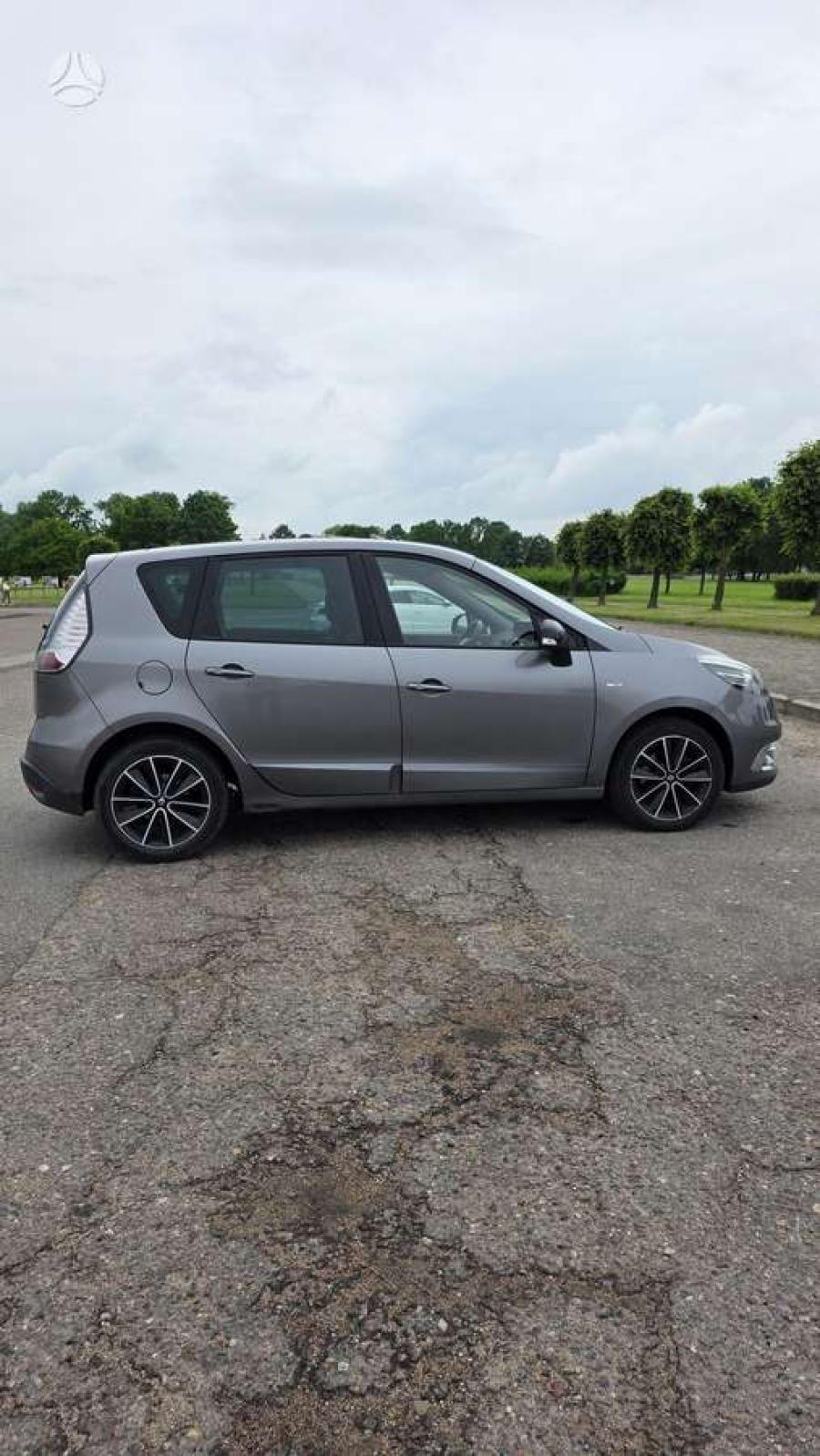 Grey Renault Scenic 2013 in Kaunas, with an engine capacity of 1.46 L and mileage of 251 thousand km for 2400 €, photo 8 on AUTOMOTO.COM.LV