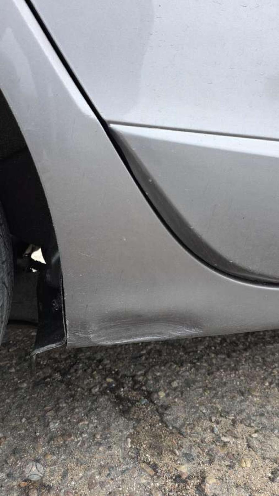 Grey Renault Scenic 2013 in Kaunas, with an engine capacity of 1.46 L and mileage of 251 thousand km for 2400 €, photo 11 on AUTOMOTO.COM.LV