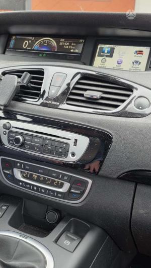 Grey Renault Scenic 2013 in Kaunas, with an engine capacity of 1.46 L and mileage of 251 thousand km for 2400 €, photo 18 on AUTOMOTO.COM.LV