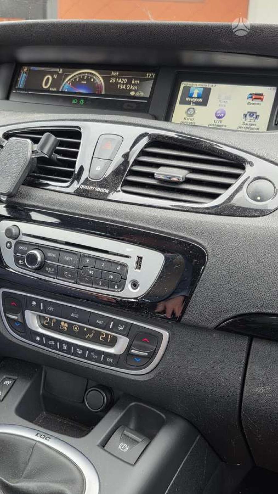 Grey Renault Scenic 2013 in Kaunas, with an engine capacity of 1.46 L and mileage of 251 thousand km for 2400 €, photo 18 on AUTOMOTO.COM.LV