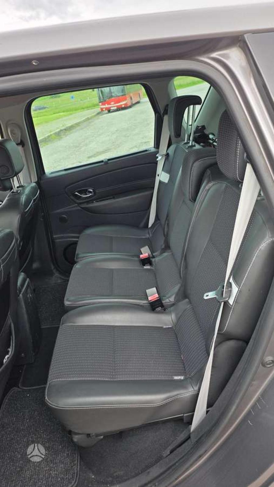 Grey Renault Scenic 2013 in Kaunas, with an engine capacity of 1.46 L and mileage of 251 thousand km for 2400 €, photo 20 on AUTOMOTO.COM.LV