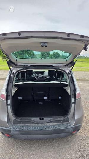 Grey Renault Scenic 2013 in Kaunas, with an engine capacity of 1.46 L and mileage of 251 thousand km for 2400 €, photo 24 on AUTOMOTO.COM.LV