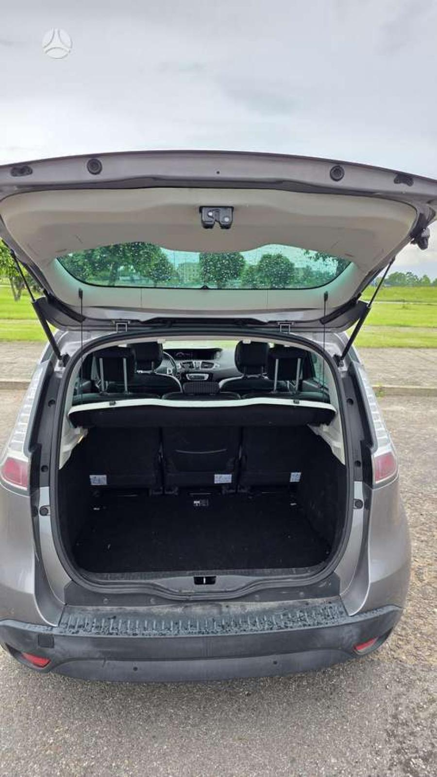 Grey Renault Scenic 2013 in Kaunas, with an engine capacity of 1.46 L and mileage of 251 thousand km for 2400 €, photo 24 on AUTOMOTO.COM.LV