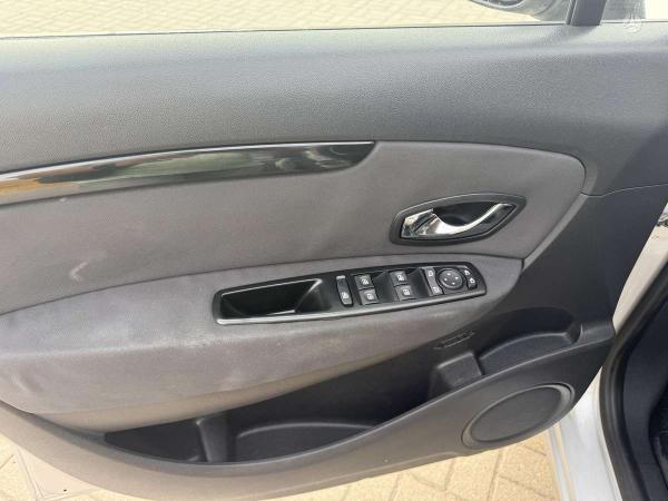 Grey Renault Scenic 2014 in Taurage, with an engine capacity of 1.46 L and mileage of 208 thousand km for 4200 €, photo 9 on AUTOMOTO.COM.LV