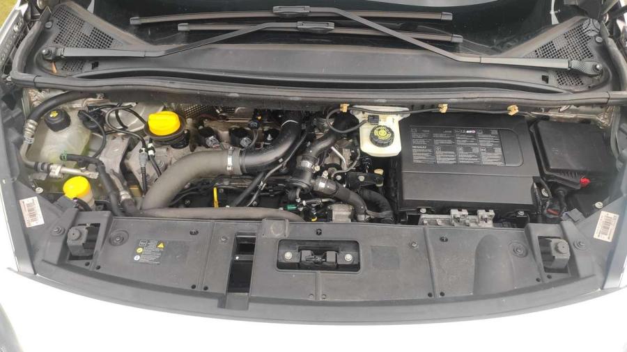Grey Renault Scenic 2014 in Taurage, with an engine capacity of 1.20 L and mileage of 203 thousand km for 3899 €, photo 15 on AUTOMOTO.COM.LV