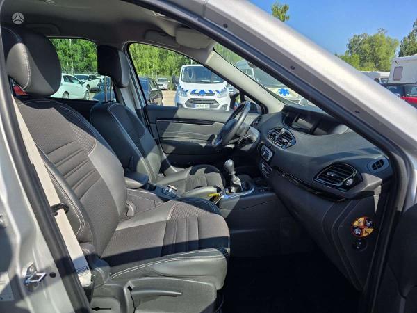Grey Renault Scenic 2015 in Taurage, with an engine capacity of 1.60 L and mileage of 228 thousand km for 4800 €, photo 10 on AUTOMOTO.COM.LV