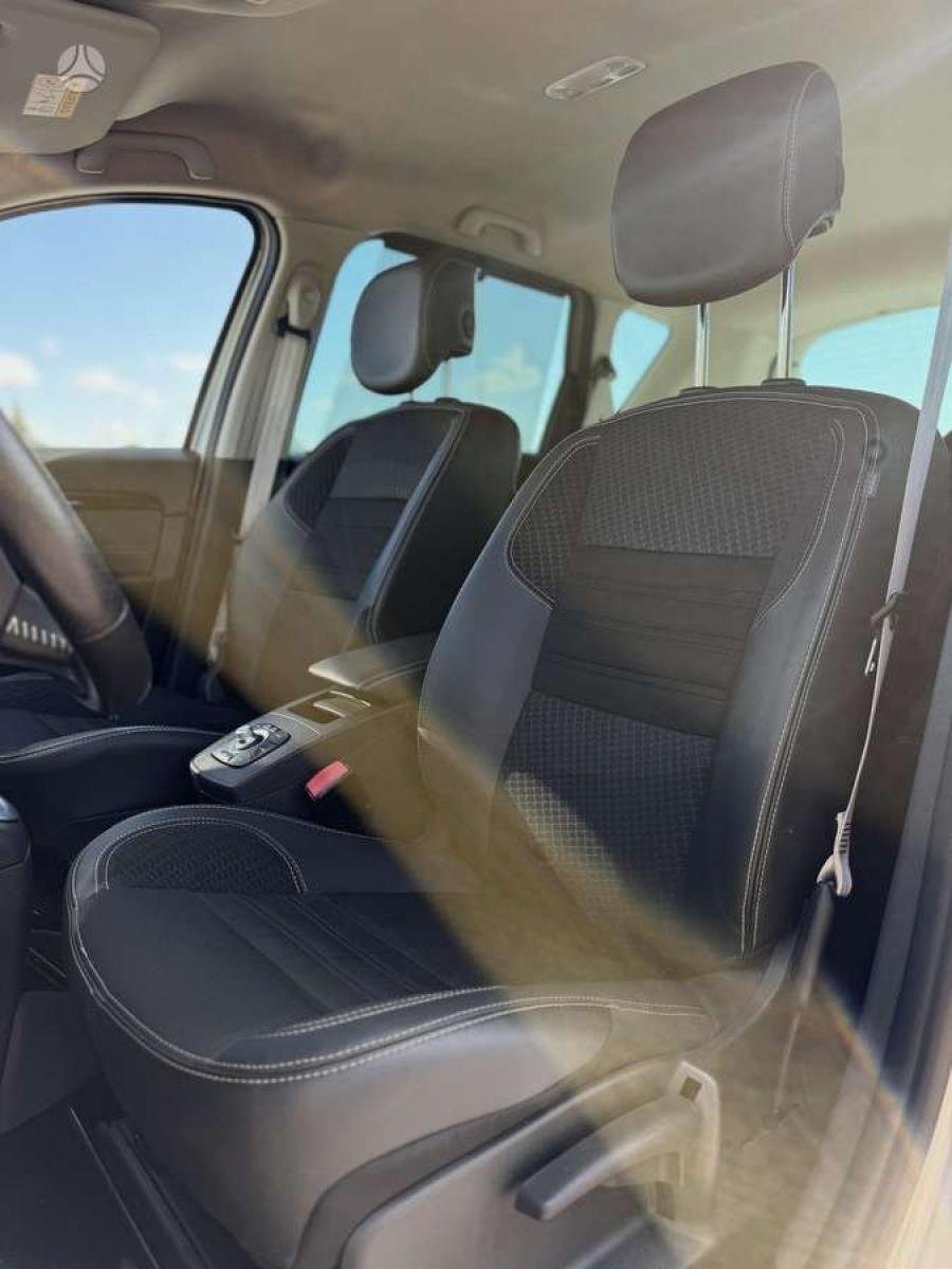 Grey Renault Scenic 2015 in Taurage, with an engine capacity of 1.60 L and mileage of 228 thousand km for 4499 €, photo 26 on AUTOMOTO.COM.LV