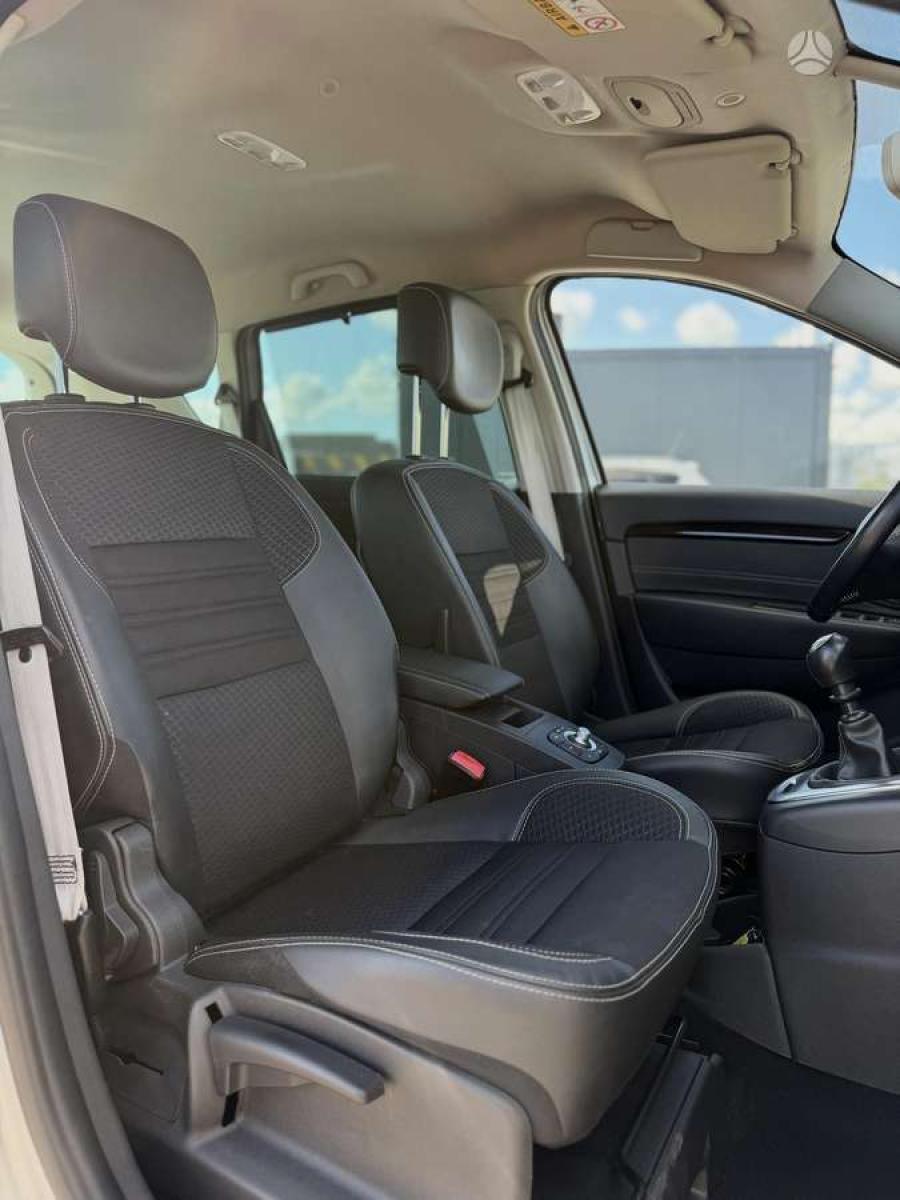 Grey Renault Scenic 2015 in Taurage, with an engine capacity of 1.60 L and mileage of 228 thousand km for 4499 €, photo 27 on AUTOMOTO.COM.LV