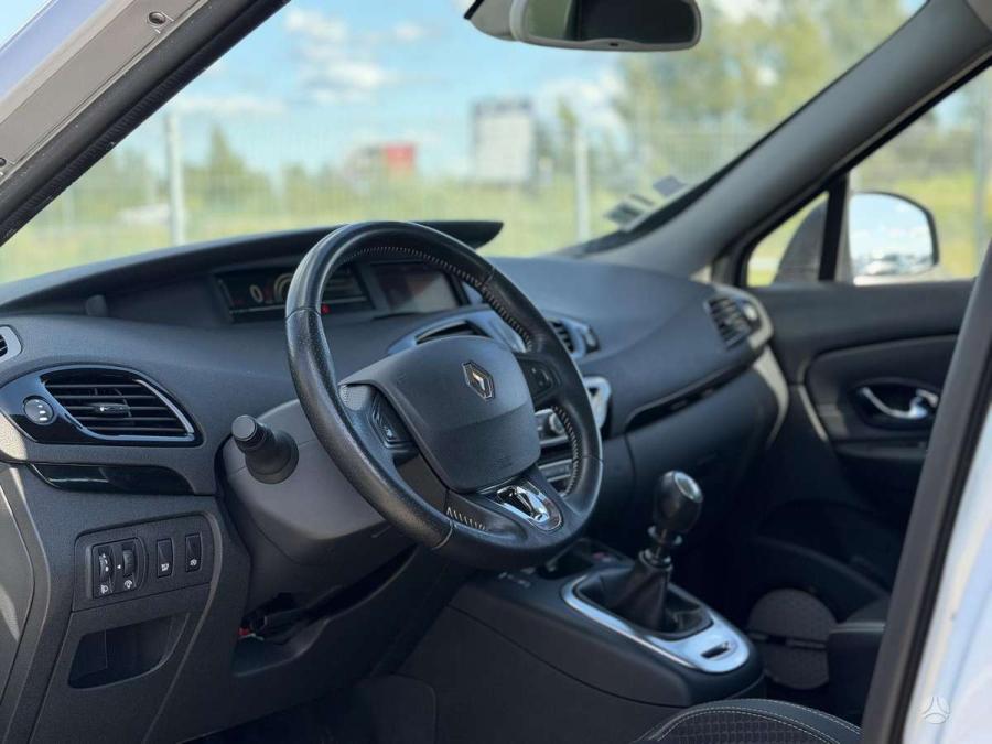 Grey Renault Scenic 2015 in Taurage, with an engine capacity of 1.60 L and mileage of 228 thousand km for 4499 €, photo 36 on AUTOMOTO.COM.LV