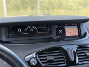 Grey Renault Scenic 2015 in Taurage, with an engine capacity of 1.60 L and mileage of 228 thousand km for 4499 €, photo 38 on AUTOMOTO.COM.LV