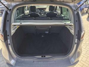 Grey Renault Scenic 2016 in Taurage, with an engine capacity of 1.46 L and mileage of 253 thousand km for 3900 €, photo 19 on AUTOMOTO.COM.LV