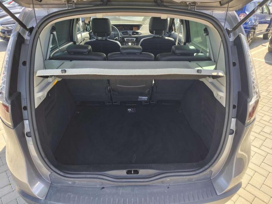 Grey Renault Scenic 2016 in Taurage, with an engine capacity of 1.46 L and mileage of 253 thousand km for 3900 €, photo 19 on AUTOMOTO.COM.LV