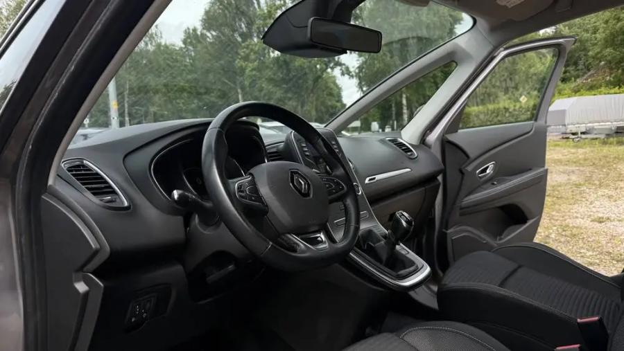 Grey Renault Scenic 2016 in Jelgava, with an engine capacity of 1.20 L and mileage of 155 thousand km for 7990 €, photo 8 on AUTOMOTO.COM.LV