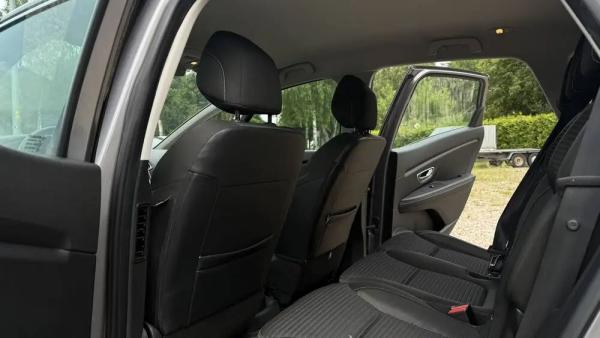 Grey Renault Scenic 2016 in Jelgava, with an engine capacity of 1.20 L and mileage of 155 thousand km for 7990 €, photo 10 on AUTOMOTO.COM.LV