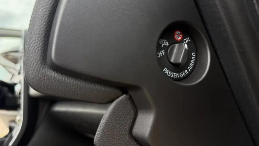 Grey Renault Scenic 2016 in Jelgava, with an engine capacity of 1.20 L and mileage of 155 thousand km for 7990 €, photo 23 on AUTOMOTO.COM.LV