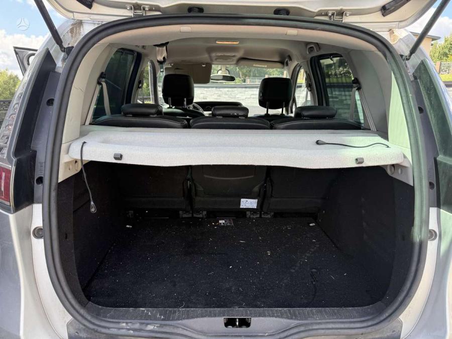 Grey Renault Scenic 2016 in Taurage, with an engine capacity of 1.60 L and mileage of 159 thousand km for 4800 €, photo 7 on AUTOMOTO.COM.LV