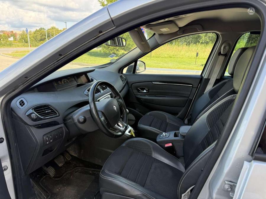 Grey Renault Scenic 2016 in Taurage, with an engine capacity of 1.60 L and mileage of 159 thousand km for 4800 €, photo 13 on AUTOMOTO.COM.LV