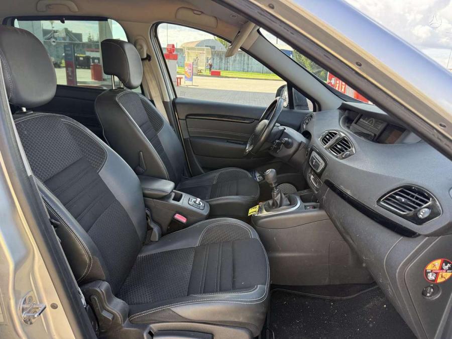 Grey Renault Scenic 2016 in Taurage, with an engine capacity of 1.60 L and mileage of 159 thousand km for 4800 €, photo 17 on AUTOMOTO.COM.LV