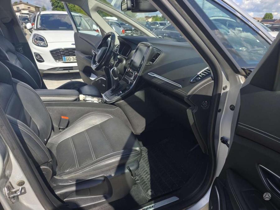 Grey Renault Scenic 2018 in Taurage, with an engine capacity of 1.33 L and mileage of 210 thousand km for 6300 €, photo 15 on AUTOMOTO.COM.LV