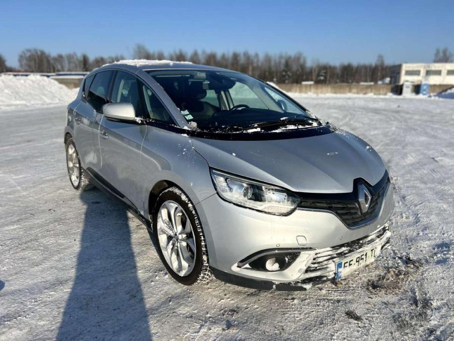 Grey Renault Scenic 2019 in Panevezys, with an engine capacity of 1.75 L and mileage of 270 thousand km for 7790 €, photo 2 on AUTOMOTO.COM.LV