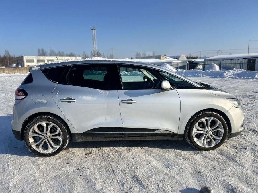 Grey Renault Scenic 2019 in Panevezys, with an engine capacity of 1.75 L and mileage of 270 thousand km for 7790 €, photo 8 on AUTOMOTO.COM.LV