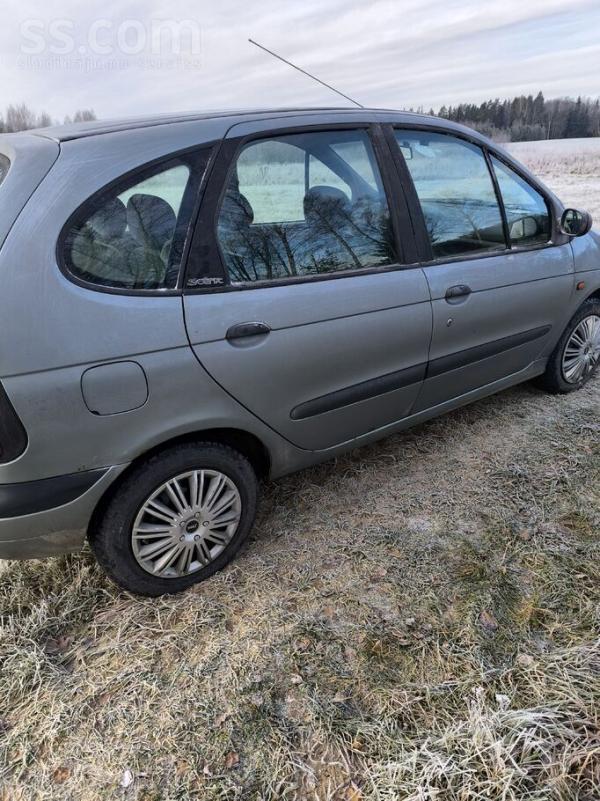 Grey Renault Scenic 1998 in Daugavpils, with an engine capacity of 2.00 L and mileage of 208 thousand km for 400 €, photo 3 on AUTOMOTO.COM.LV
