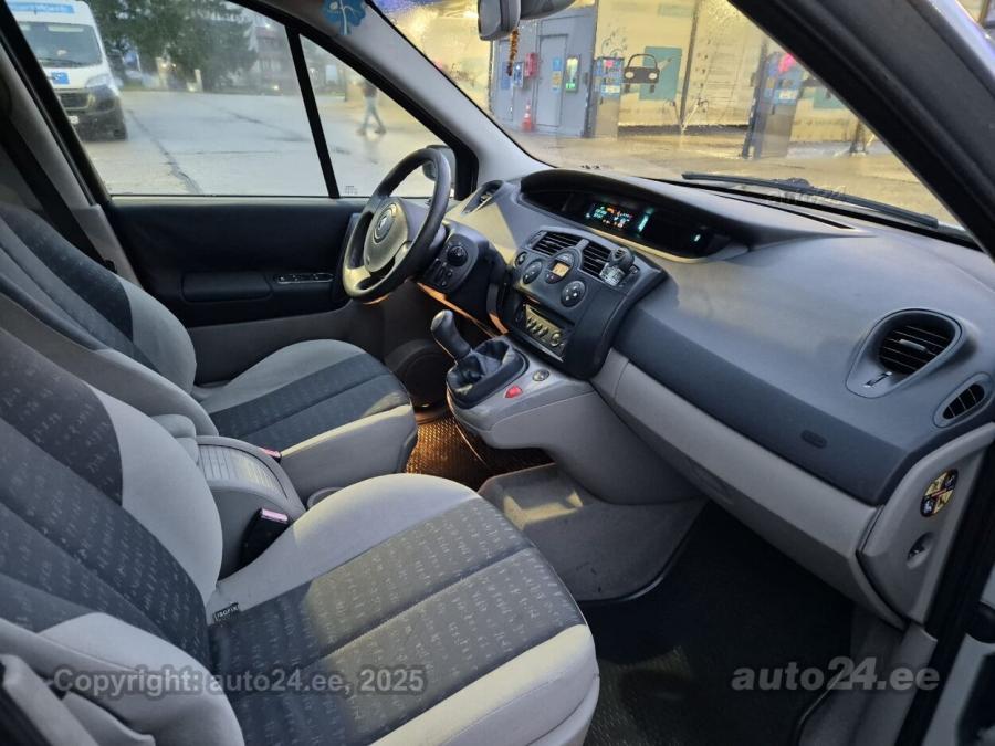 Pelēks Renault Scenic 2004 Tallina, ar dzinēja tilpumu 1.60 L un nobraukumu 210 tūkst. km par 899 €, foto 6 vietnē AUTOMOTO.COM.LV