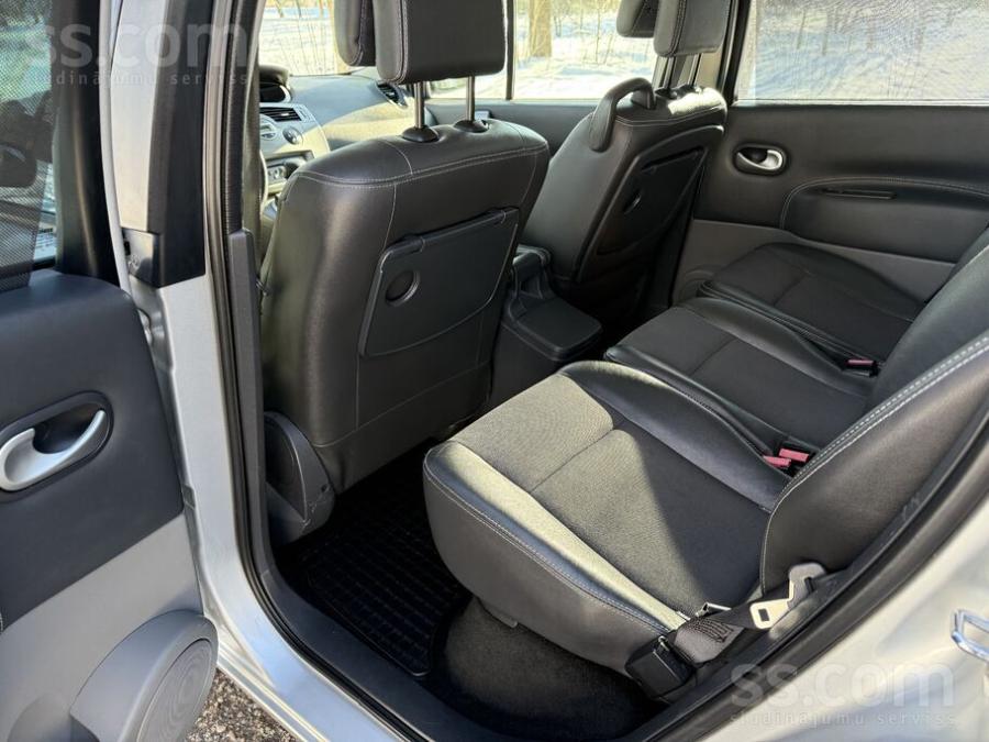 Pelēks Renault Scenic 2008 Dobele, ar dzinēja tilpumu 2.00 L un nobraukumu 239 tūkst. km par 1400 €, foto 15 vietnē AUTOMOTO.COM.LV