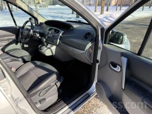 Pelēks Renault Scenic 2008 Dobele, ar dzinēja tilpumu 2.00 L un nobraukumu 239 tūkst. km par 1400 €, foto 16 vietnē AUTOMOTO.COM.LV