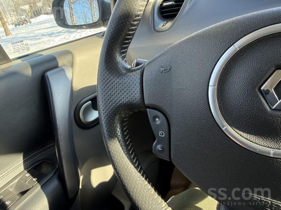 Pelēks Renault Scenic 2008 Dobele, ar dzinēja tilpumu 2.00 L un nobraukumu 239 tūkst. km par 1400 €, foto 20 vietnē AUTOMOTO.COM.LV