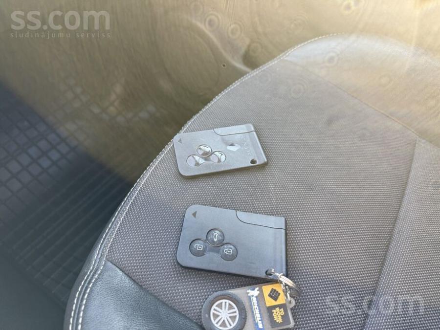 Pelēks Renault Scenic 2008 Dobele, ar dzinēja tilpumu 2.00 L un nobraukumu 239 tūkst. km par 1400 €, foto 23 vietnē AUTOMOTO.COM.LV
